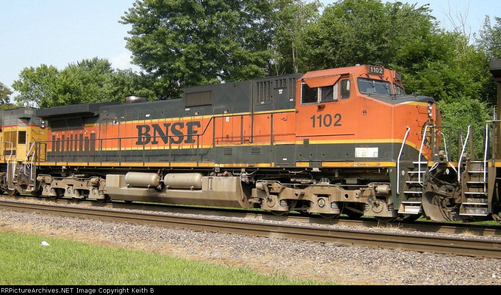 BNSF 1102